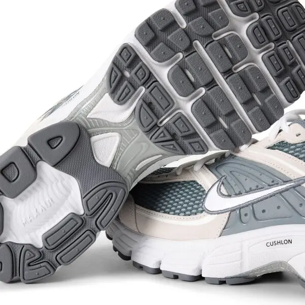 Nike Runner-style Trainers - White