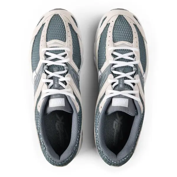 Nike Runner-style Trainers - White