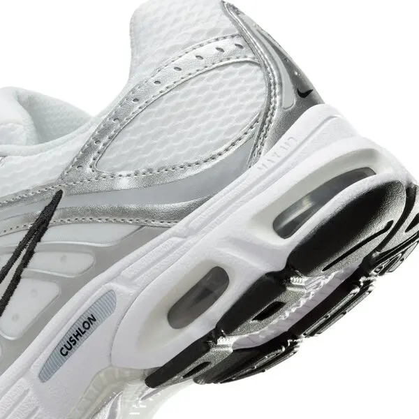 Nike Max Moto 2k Runners