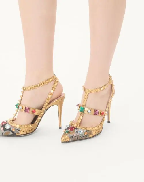 Valentino Garavani Rockstud Embellished Pointed Toe Pumps - Nude