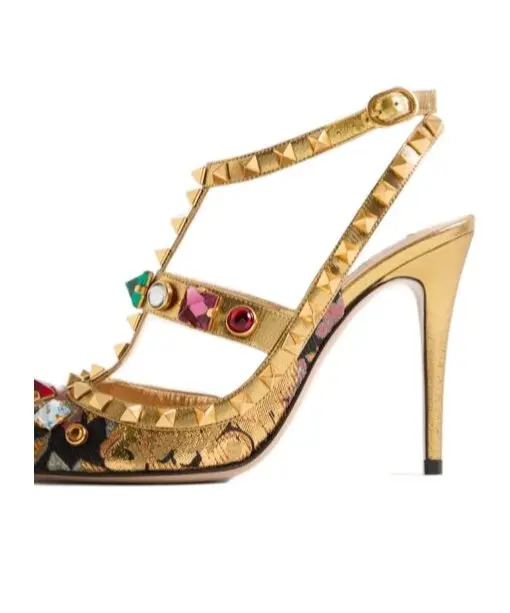 Valentino Garavani Rockstud Embellished Pointed Toe Pumps - Nude