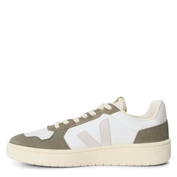 VEJA Leather Low-top Trainers - Nude