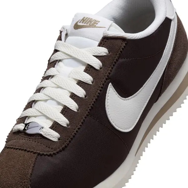 Nike Retro Low Top Casual Sneakers