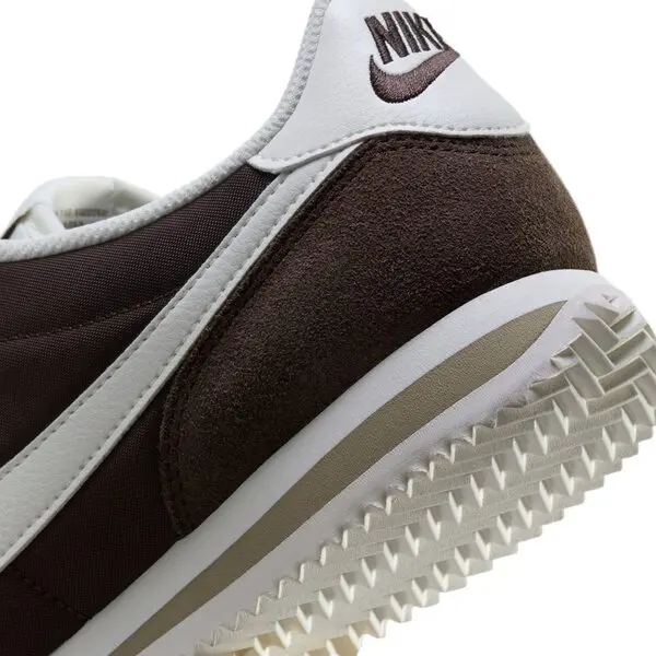 Nike Retro Low Top Casual Sneakers