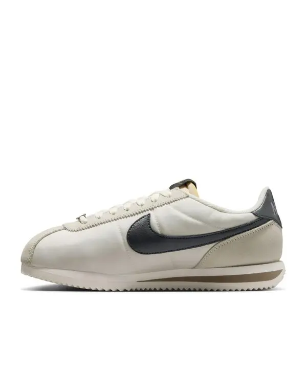 Nike Retro Low Top Casual Sneakers - White