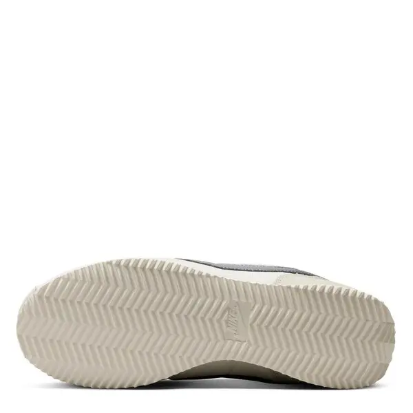 Nike Retro Low Top Casual Sneakers - White