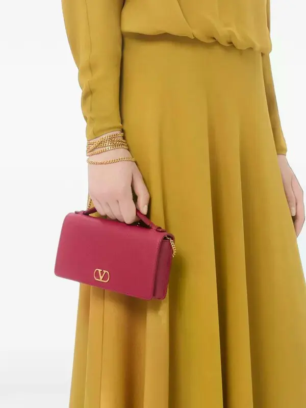 Valentino Garavani Vlogo Signature Grainy Calfskin Wallet With Chain - Pink