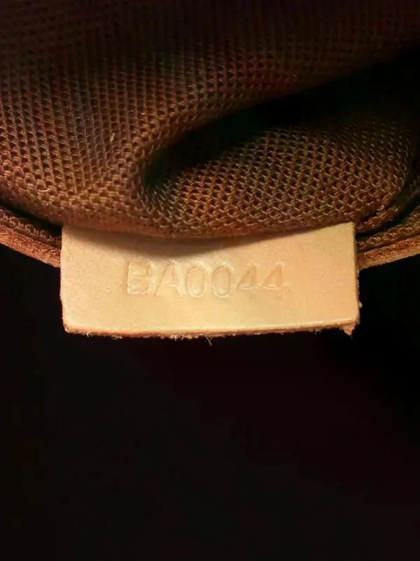 LOUIS VUITTON 2004 Monogram Alma Pm Handbag