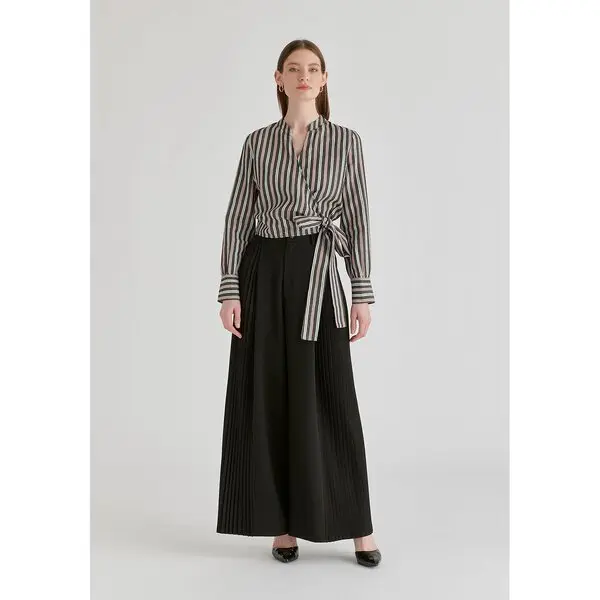 PAISIE Split Collarless Wrap Top With Side-tie Waist In Stripes - Black