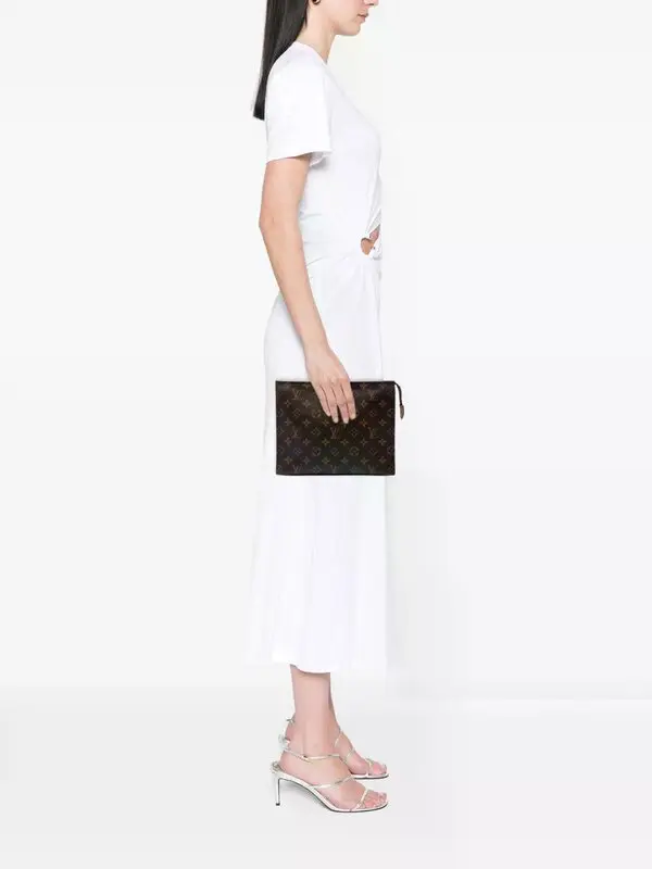 LOUIS VUITTON 2021 Monogram Toiletry Pouch 26 Clutch Bag