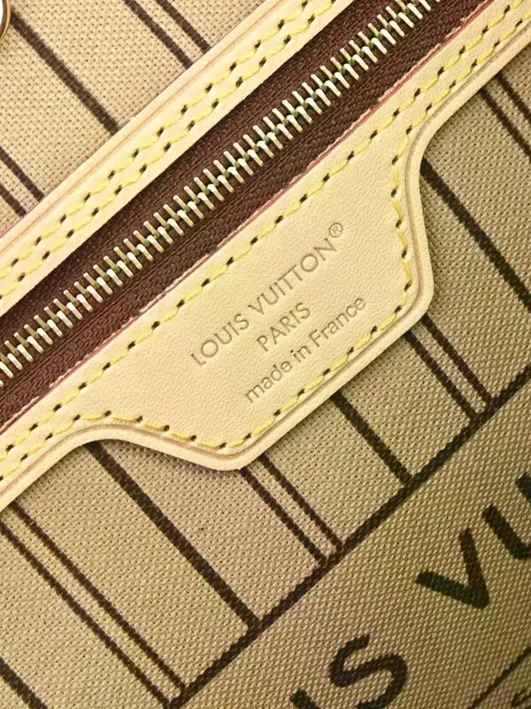 LOUIS VUITTON Monogram Neverfull Mm Tote Bag