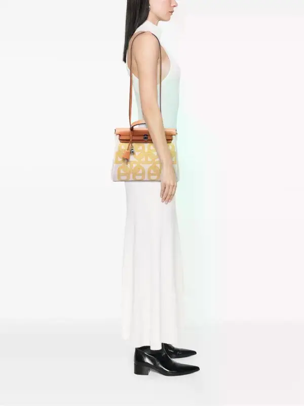 Hermès 2023 Toile H Plume Circuit 24 Herbag Zip 31 Satchel - Neutrals