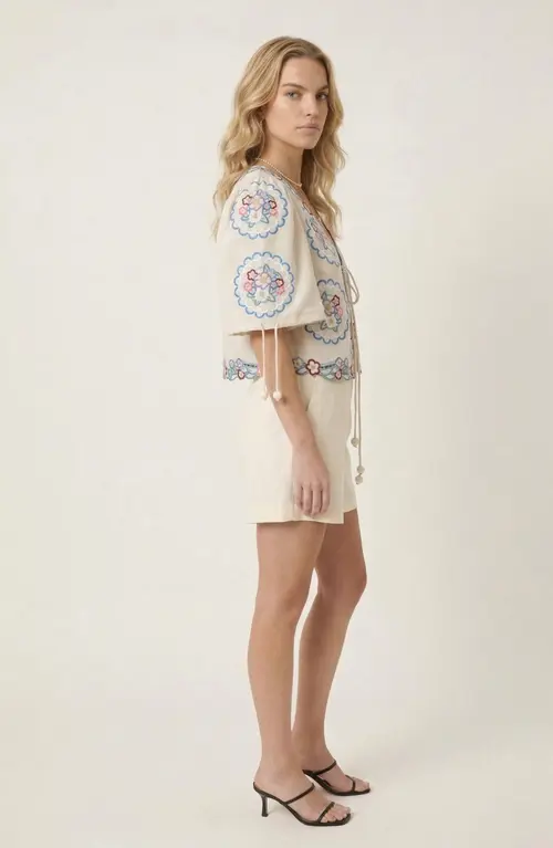 MODENAIRE Floral Embroidered Tie Front Cropped Top