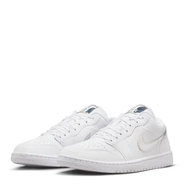 Nike Low Top Sneakers - No