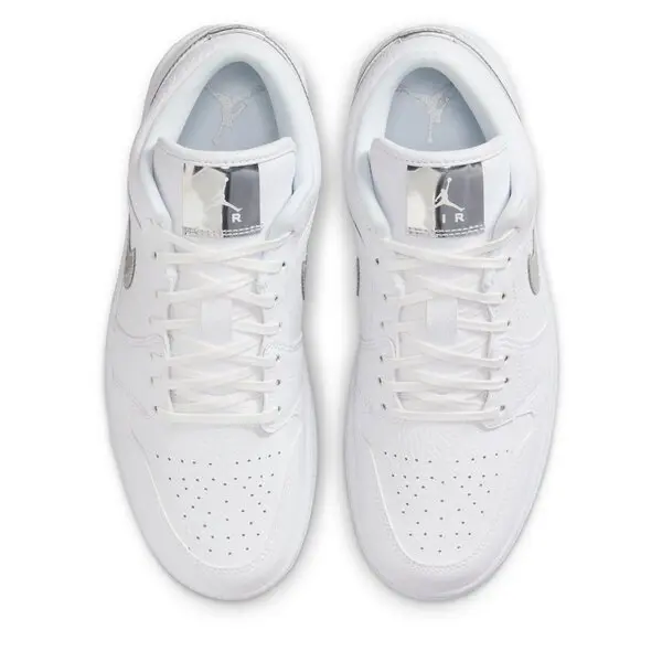 Nike Low Top Sneakers - No
