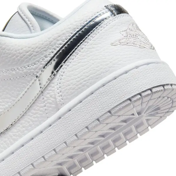 Nike Low Top Sneakers - No