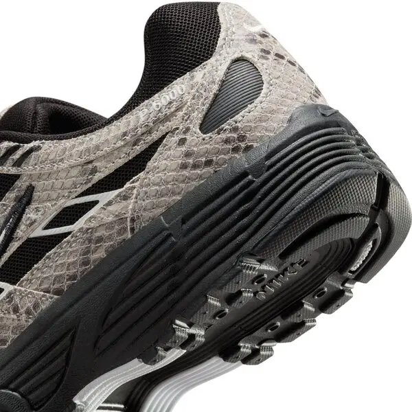 Nike Chunky Retrostyle Sneakers