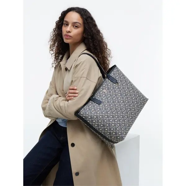 Tommy Hilfiger Minimalist Tote Bag