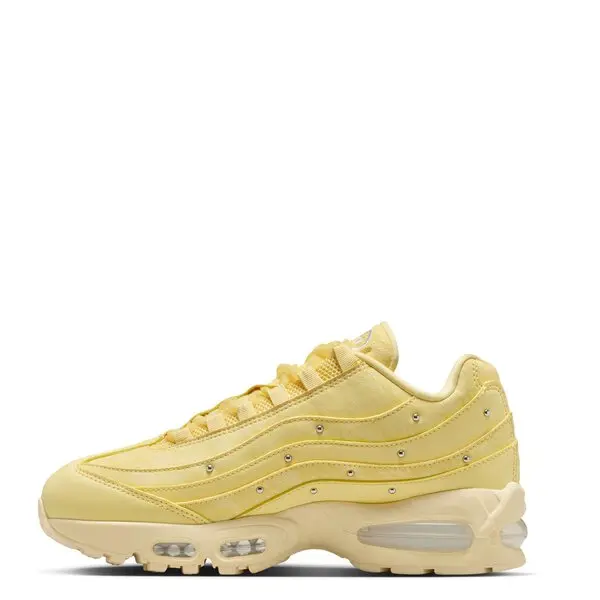 Nike Slim Qs Low Top Sneakers