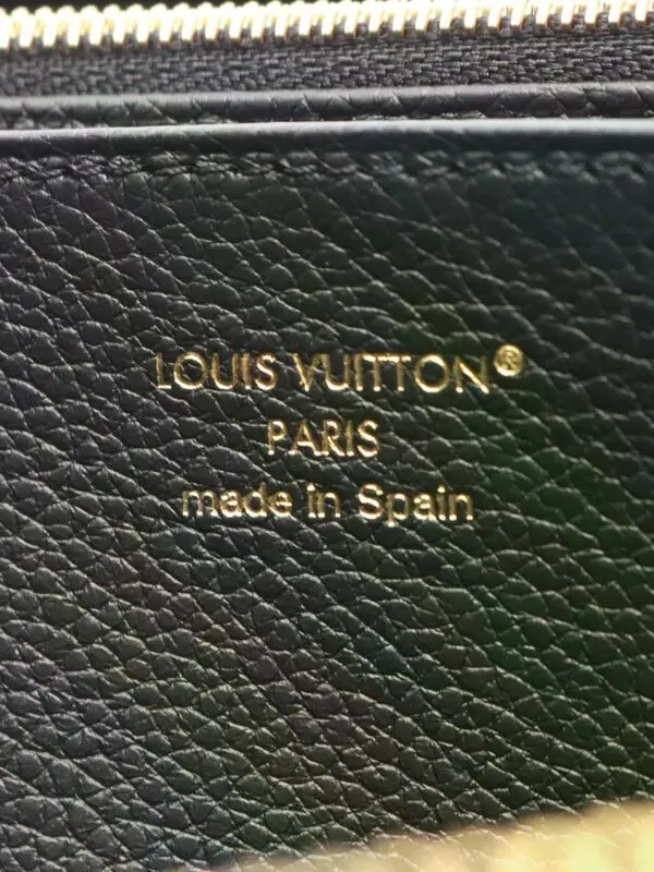 LOUIS VUITTON Zippy Leather Wallet