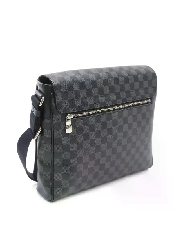 LOUIS VUITTON 2017 Mm District Messenger Bag