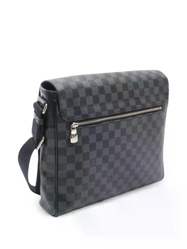 LOUIS VUITTON 2017 Mm District Messenger Bag