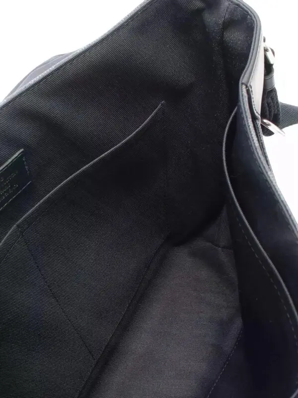 LOUIS VUITTON 2017 Mm District Messenger Bag