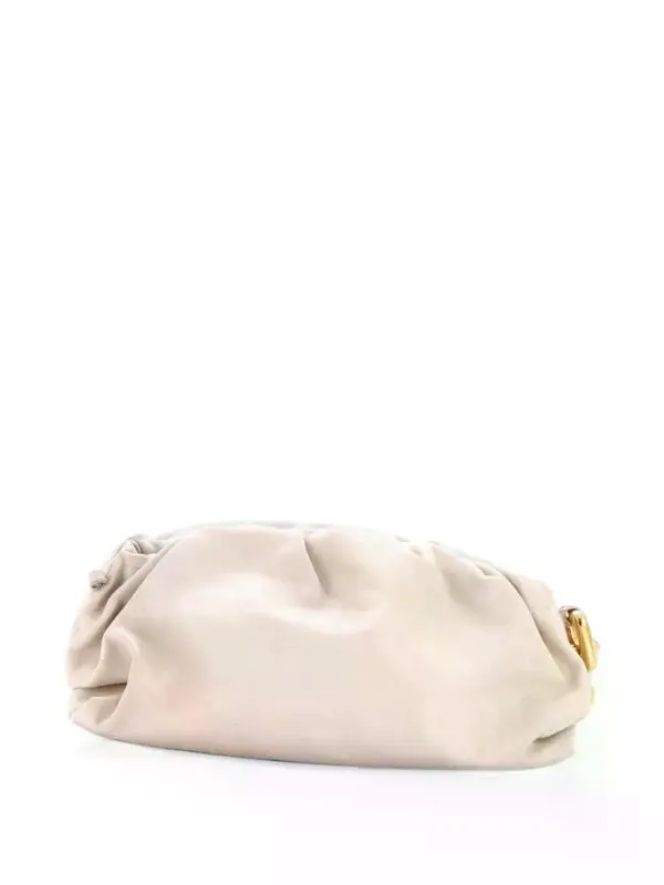 Bottega Veneta The Chain Pouch Leather Shoulder Bag - Neutrals