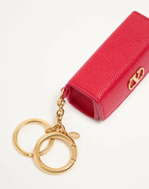 Valentino Garavani Vlogo Signature Charm In Grainy Calfskin - Rouge Pur