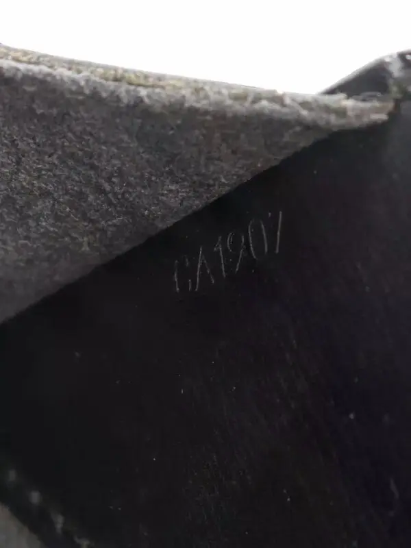 LOUIS VUITTON 1997 Cluny Epi Shoulder Bag