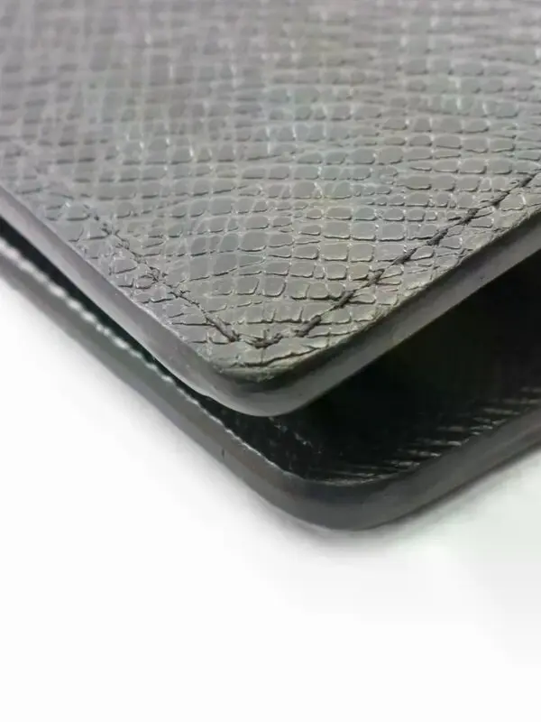 LOUIS VUITTON 2021 Brazza Taiga-leather Long Wallet