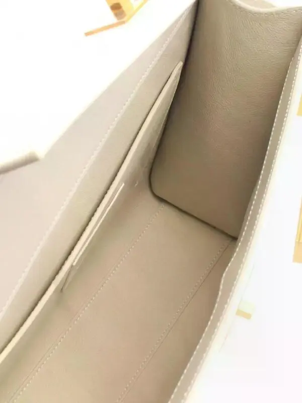 Saint Laurent Manhattan Shoulder Bag - Neutrals