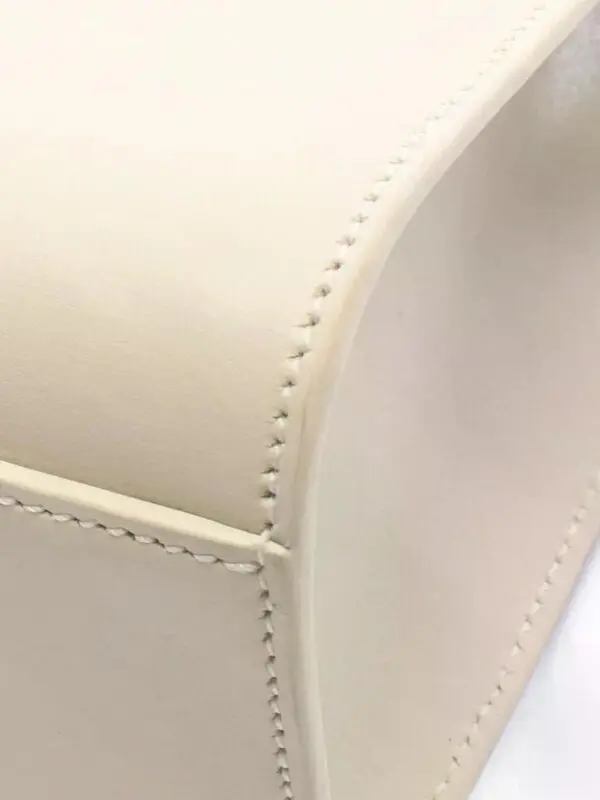 Saint Laurent Manhattan Shoulder Bag - Neutrals