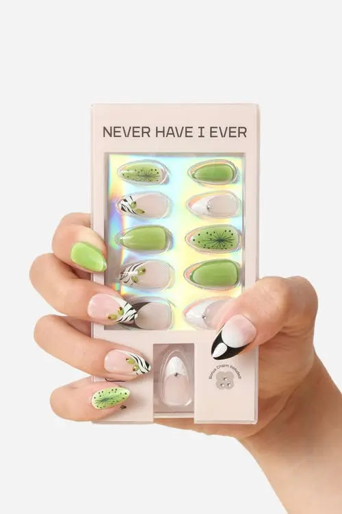 NEVER HAVE I EVER SHOP Zebratini Short Almond Press On Nails - Green