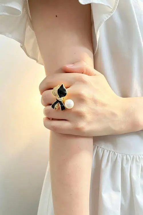 CLASSICHARMS Butterfly Pearl Drop Ring