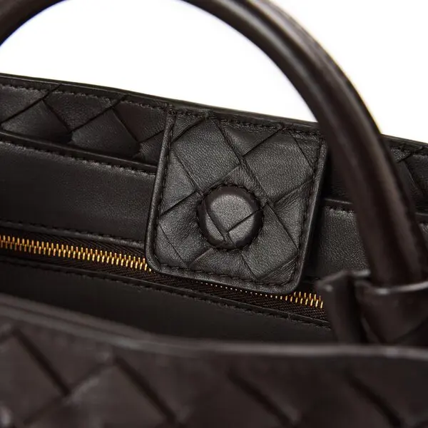 Bottega Veneta Exquisite And Small Handbag