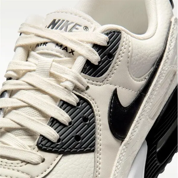 Nike Retro Casual Sneakers
