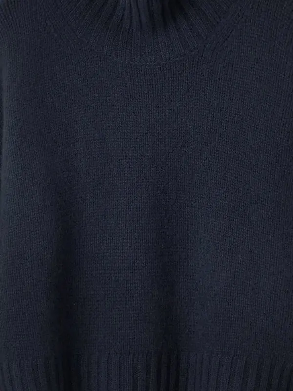 Soft Goat Girlfriend Cashmere Turtleneck