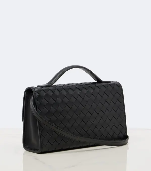 Bottega Veneta Andiamo Small Intrecciato Leather Clutch - Black
