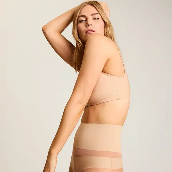 COMMANDO® Essential Sheer Tights - Medium Nude