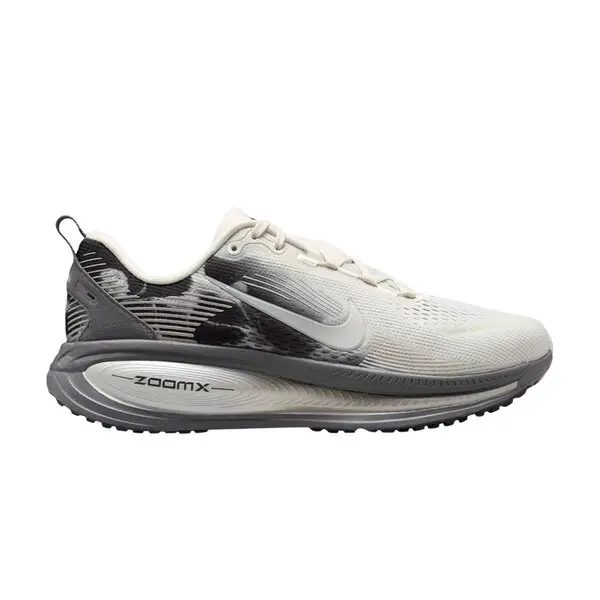 Nike Vomero 18 Athletic Sneakers