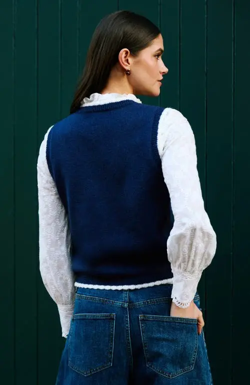 YUMI Embroidered Knitted Vest
