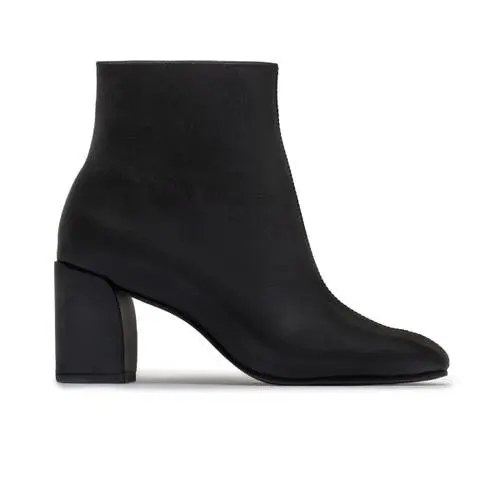 Bernardo Naomi Ankle Bootie - Black