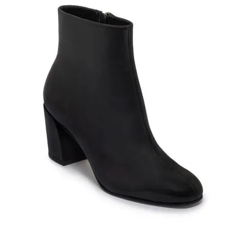 Bernardo Naomi Ankle Bootie - Black