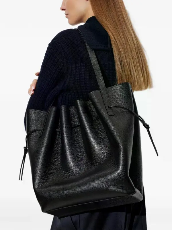 Yuzefi Scallop Leather Tote Bag - Black