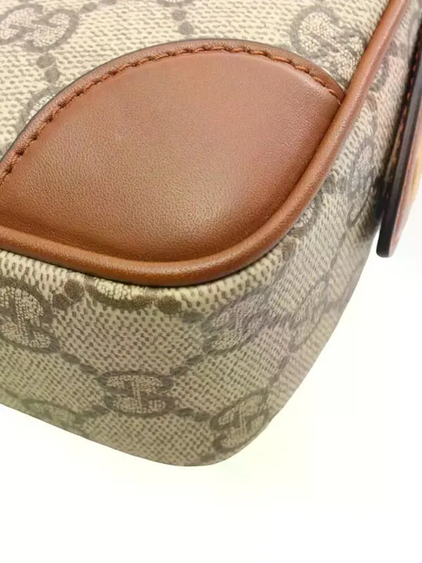 Gucci 2016-2026 Gg Supreme Emblem Crossbody Bag - Neutrals