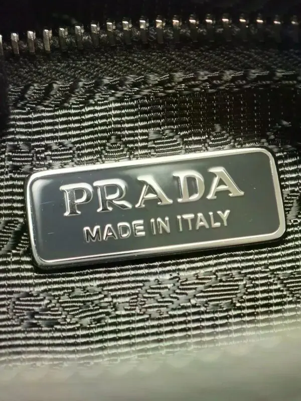 Prada 2013-2026 Re-nylon Re-edition 2005 Shoulder Bag - Grey