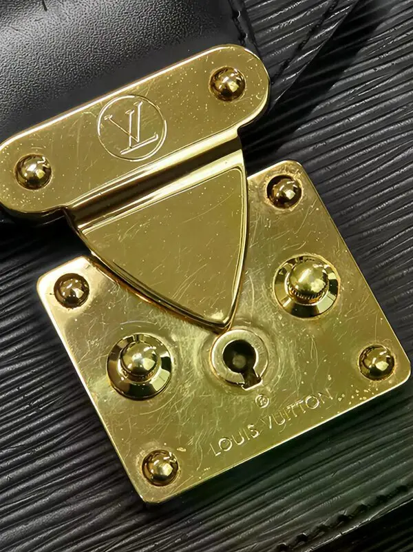 LOUIS VUITTON 2002 Epi Monceau 28 Satchel