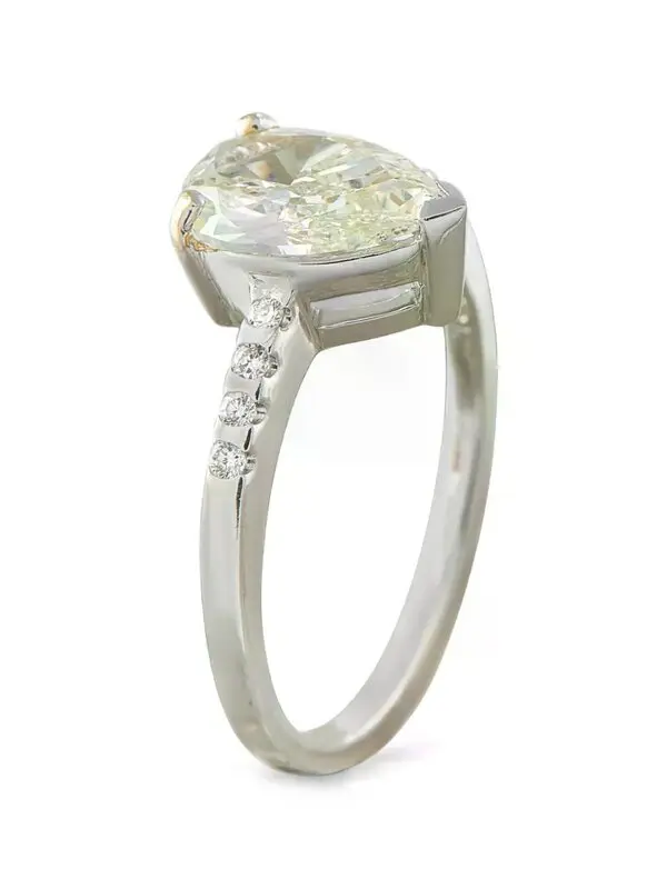 LB EXCLUSIVE Pear-shaped Diamond Ring