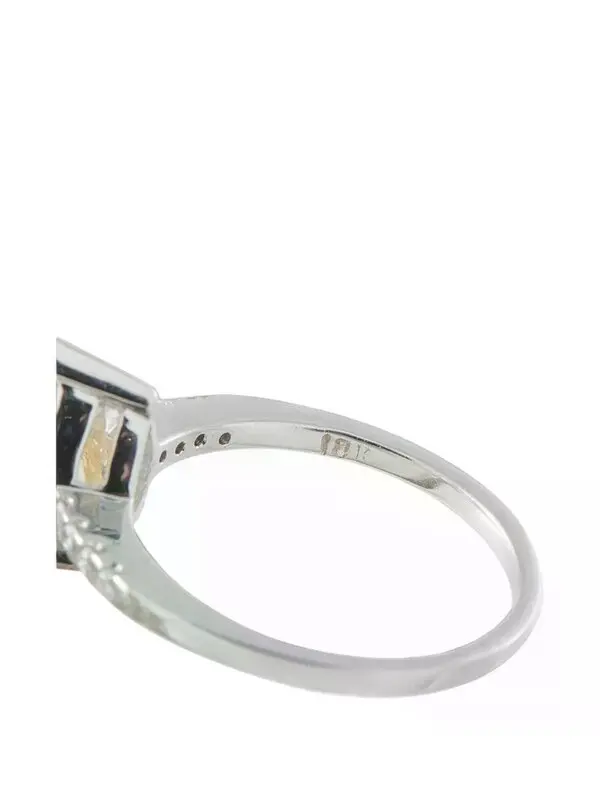 LB EXCLUSIVE Pear-shaped Diamond Ring